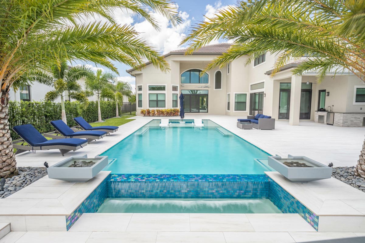 Stunning Florida Swimming Pool Designs for Your Backyard